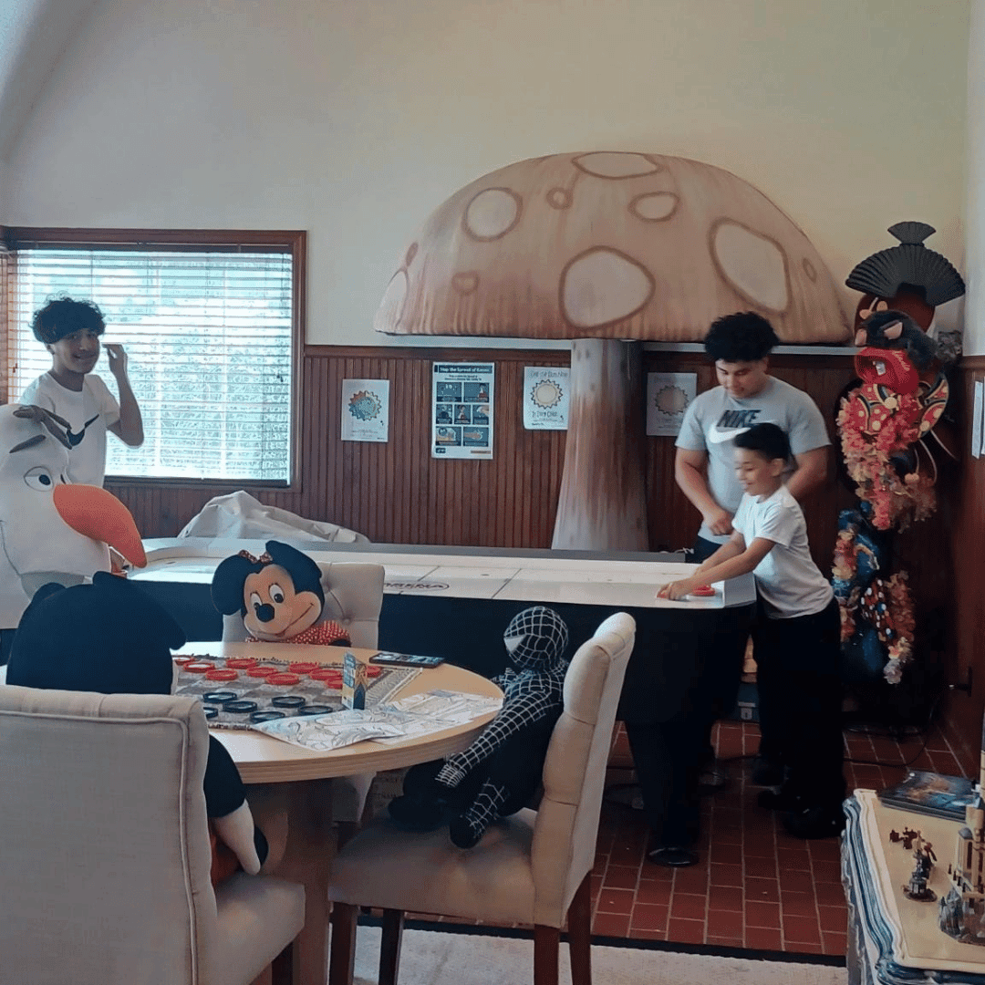 Moises Enjoys a "Magical Meetup" with Goofy - Sunshine Foundation